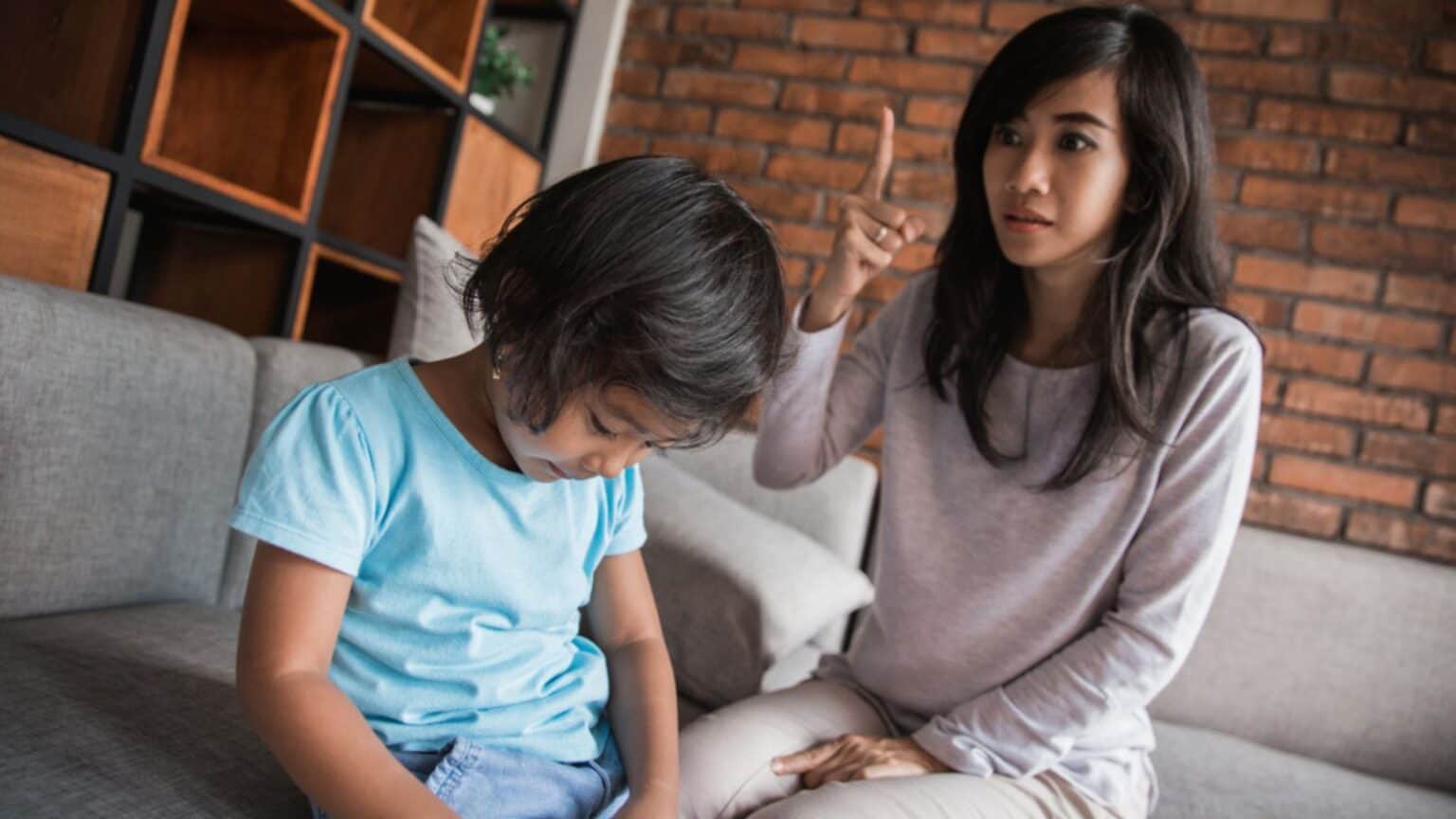 15 Warning Signs of Harmful Parenting Practices Causing Trauma - Mom Life