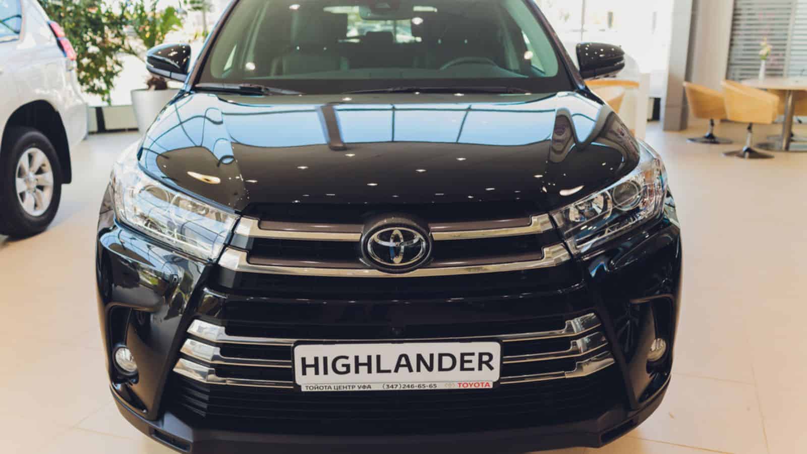 14 Chic Mom Cars for Growing Families That Aren't a Minivan - Mom Life