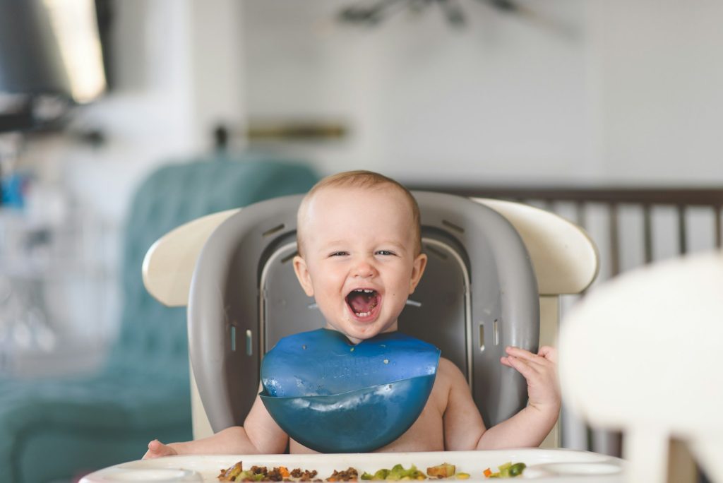 Baby-Led Weaning vs. Purees: How to Choose the Right Approach - Mom Life